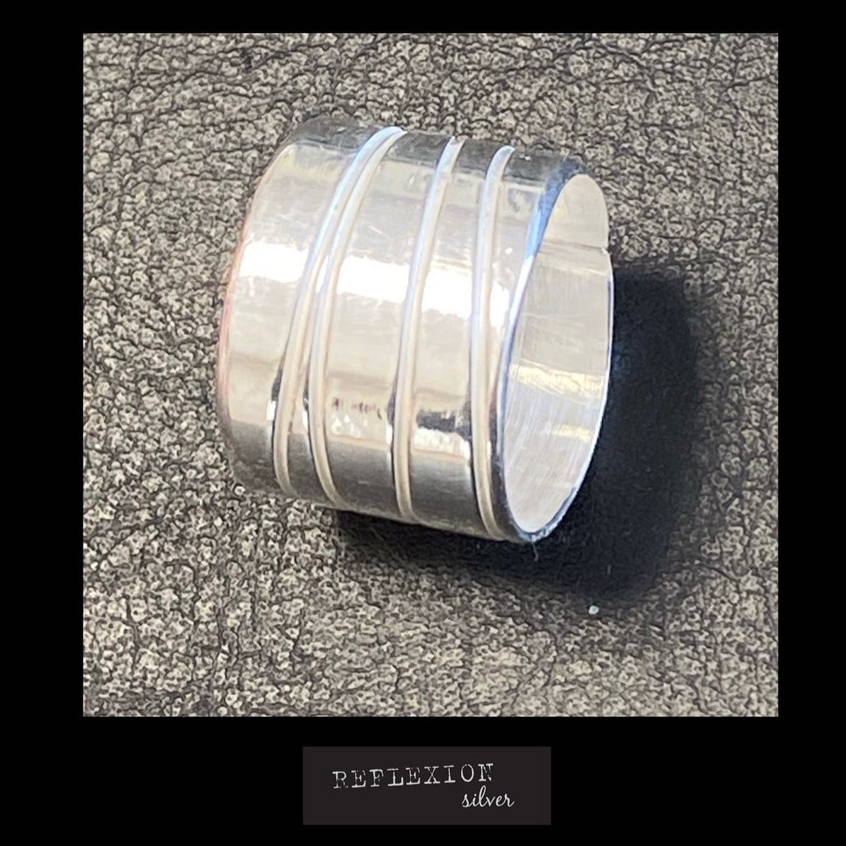 Ring med valsat mönster - Reflexion silver